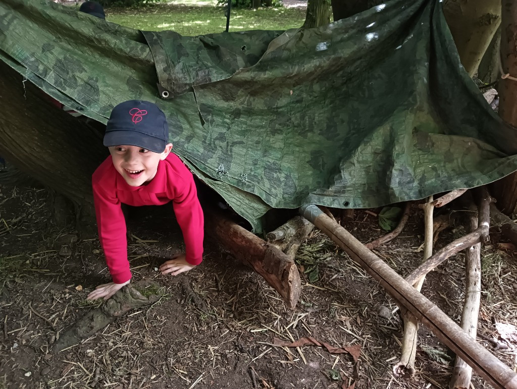Forest school – den building and shadow art! – Copthill School