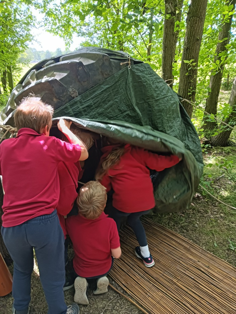 Forest school – den building and shadow art! – Copthill School