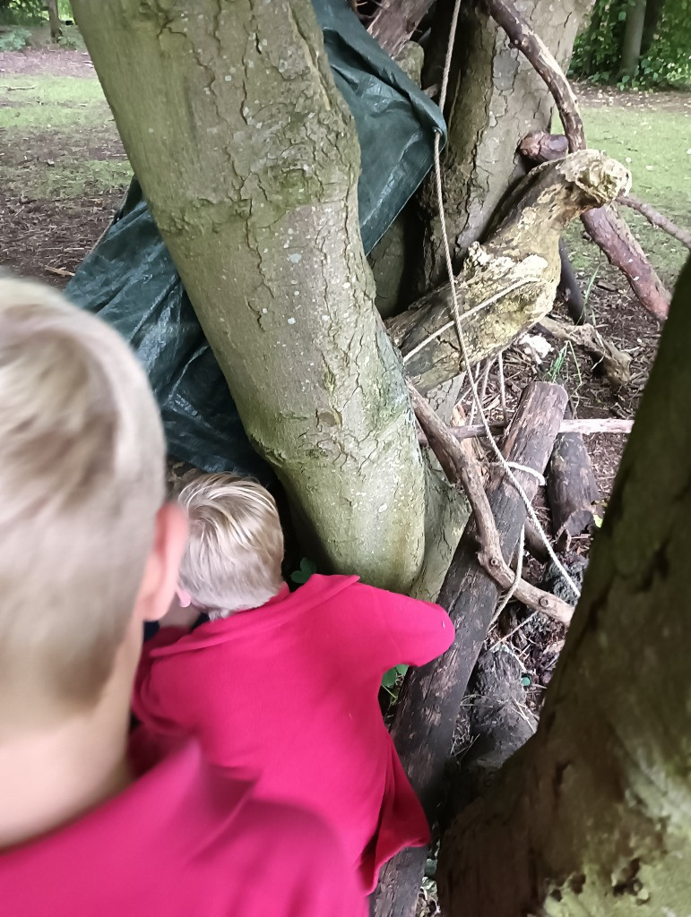Forest school – den building and shadow art! – Copthill School