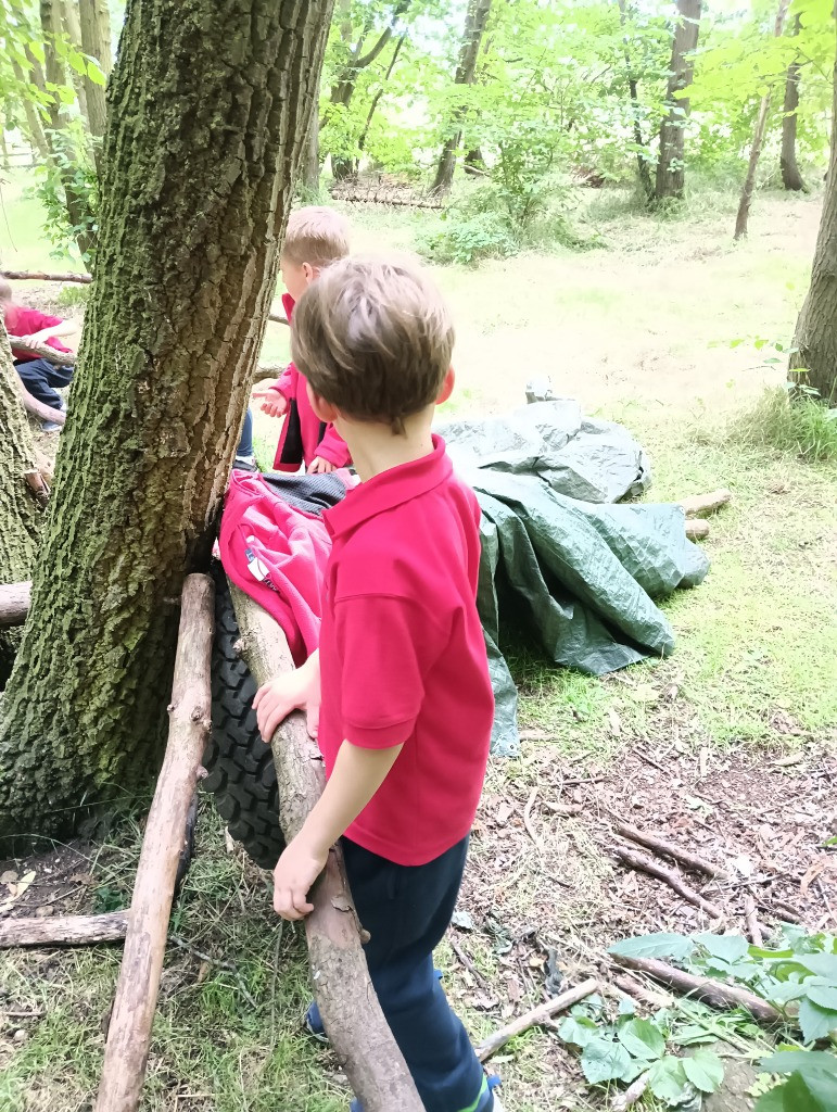 Forest school – den building and shadow art! – Copthill School